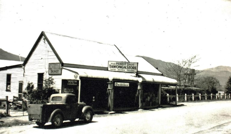 The rural township of Tawonga is situated in the Kiewa Valley, North ...